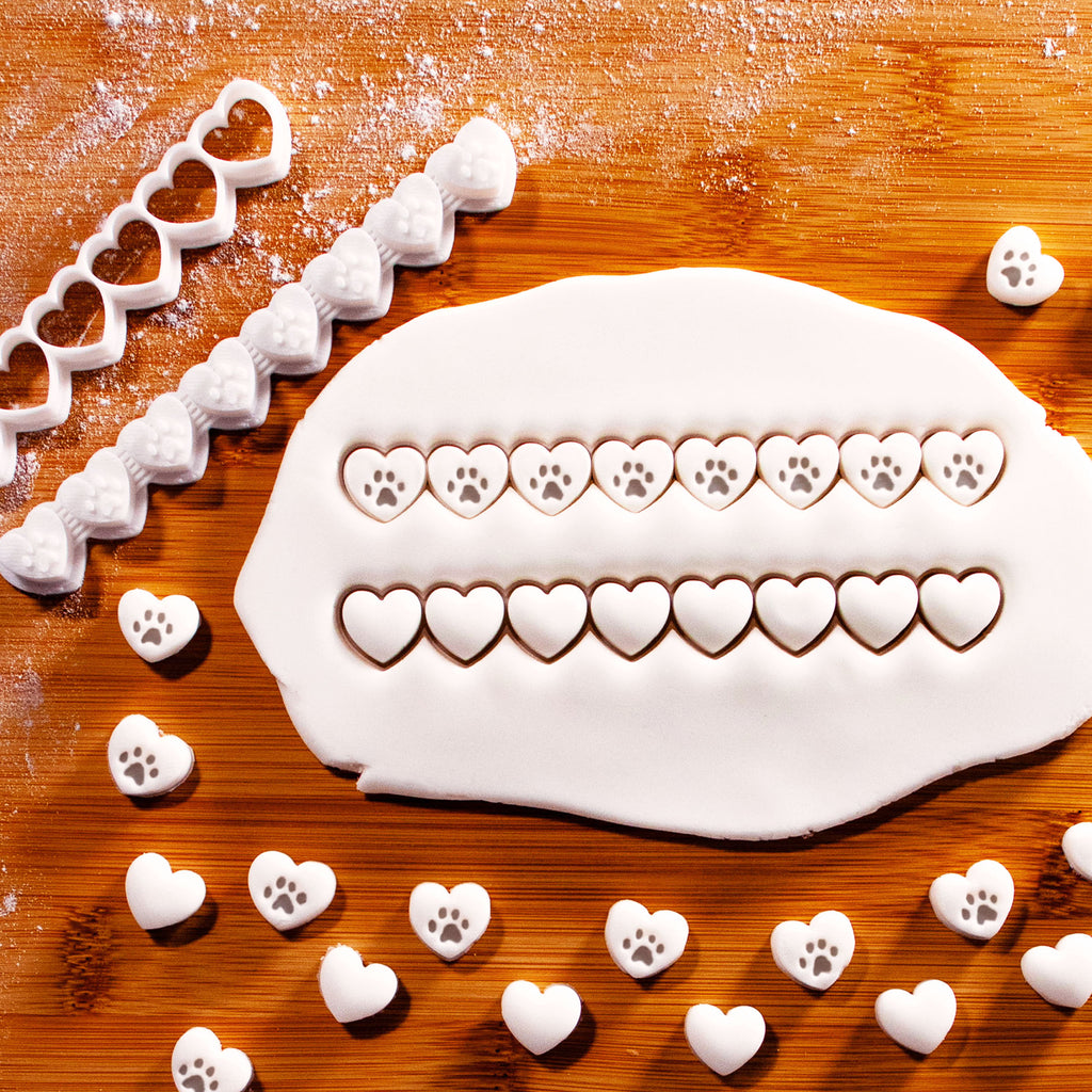 8-at-Once Heart Paw Print Dog Training Treat Cutter with Pusher – Bakerlogy