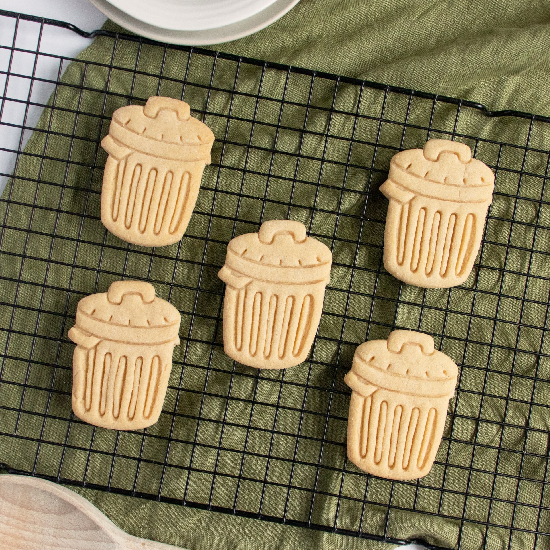 Rubbish Bin (Garbage Trash Can) Cookie Cutter – Bakerlogy